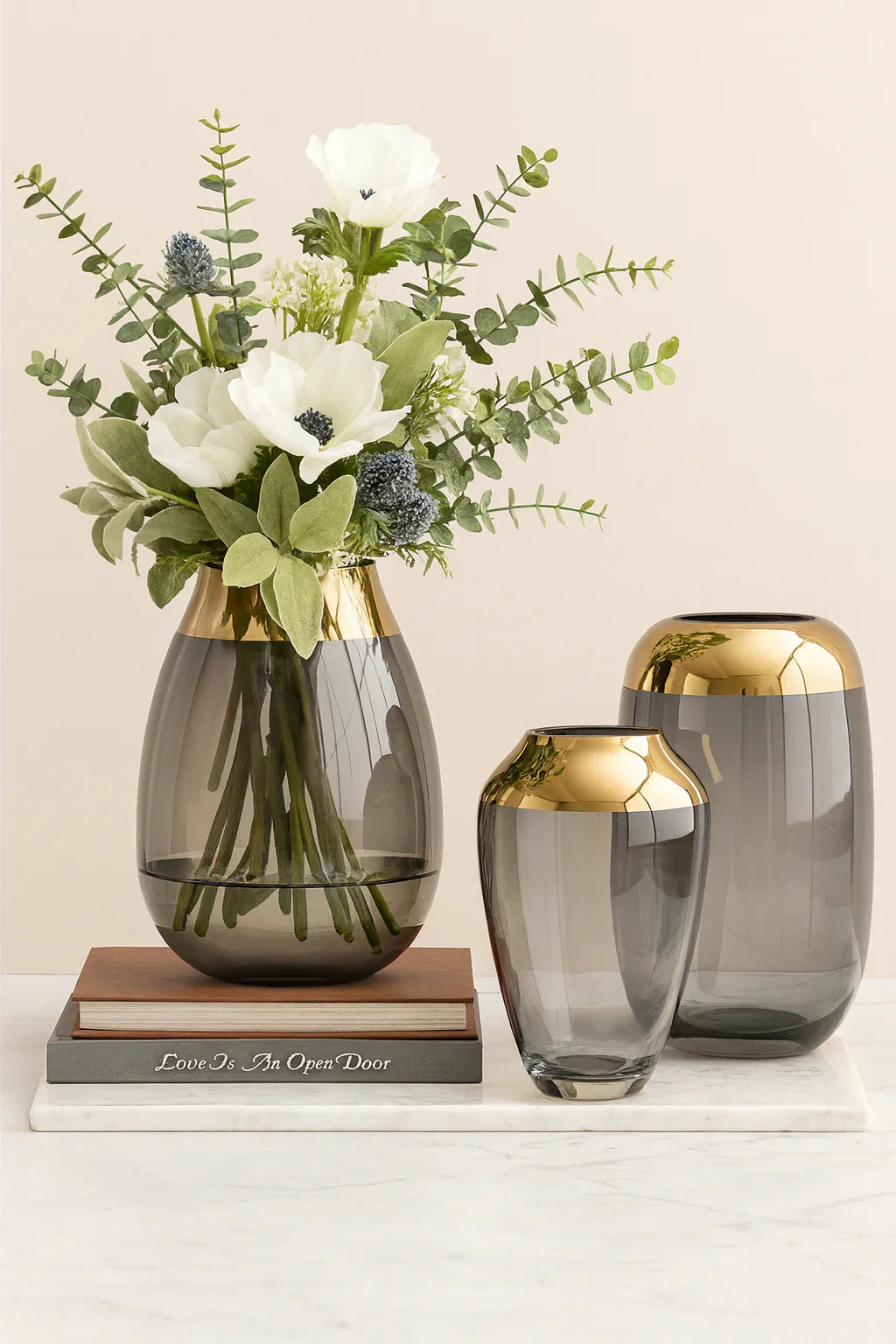 Vases & Flowers – Noir Home